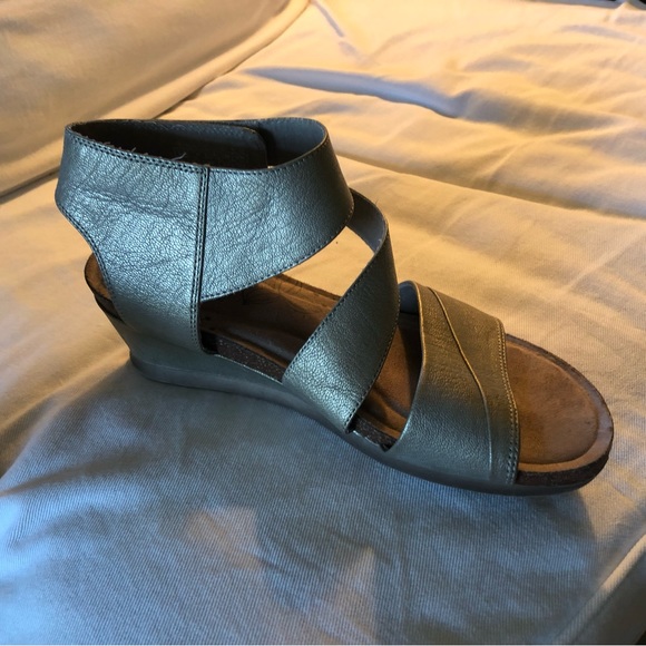 Rockport | Shoes | Rockport Gold Metallic Sandals | Poshmark